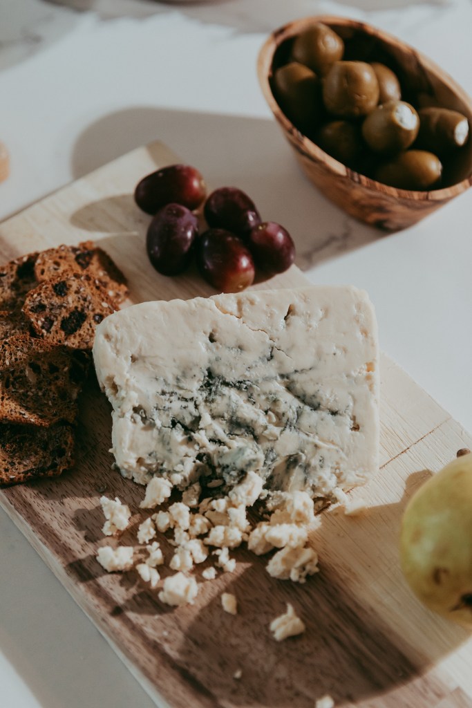 Exploring the Perfect Pairings for Blue Cheese – Shaft's Cheese & Co.